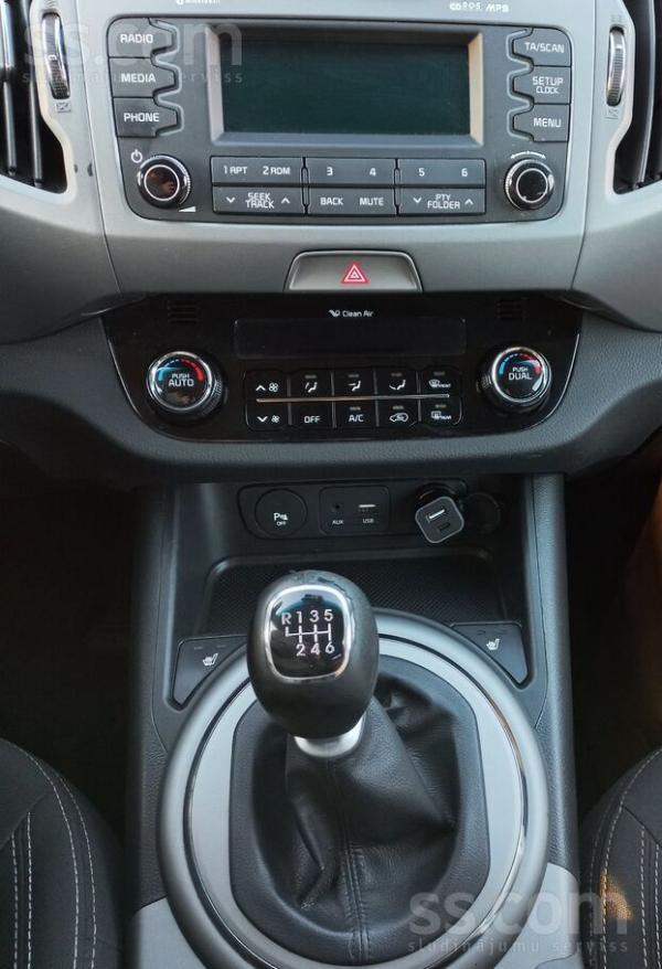 White Kia Sportage 2015 in Riga, with an engine capacity of 1.70 L and mileage of 277 thousand km for 7500 €, photo 9 on AUTOMOTO.COM.LV