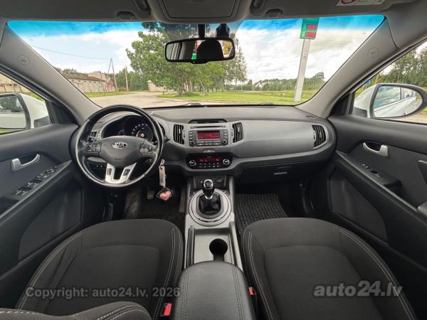 White Kia Sportage 2015 in Tallinn, with an engine capacity of 1.60 L and mileage of 196 thousand km for 9555 €, photo 2 on AUTOMOTO.COM.LV
