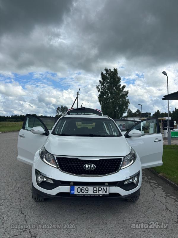White Kia Sportage 2015 in Tallinn, with an engine capacity of 1.60 L and mileage of 196 thousand km for 9555 €, photo 9 on AUTOMOTO.COM.LV