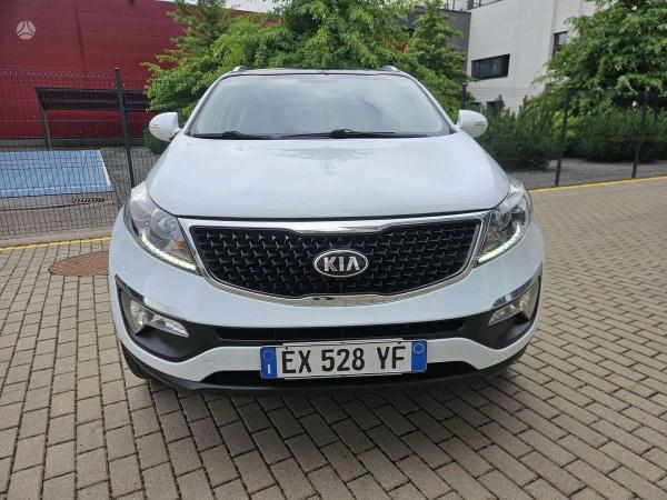 White Kia Sportage 2015 in Kaunas, with an engine capacity of 1.69 L and mileage of 250 thousand km for 6750 €, photo 3 on AUTOMOTO.COM.LV