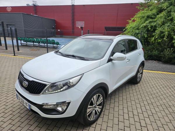 White Kia Sportage 2015 in Kaunas, with an engine capacity of 1.69 L and mileage of 250 thousand km for 6750 €, photo 4 on AUTOMOTO.COM.LV