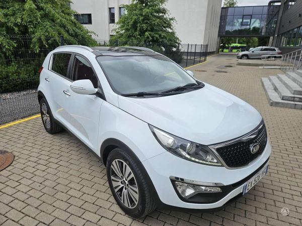 White Kia Sportage 2015 in Kaunas, with an engine capacity of 1.69 L and mileage of 250 thousand km for 6750 €, photo 5 on AUTOMOTO.COM.LV