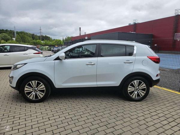 White Kia Sportage 2015 in Kaunas, with an engine capacity of 1.69 L and mileage of 250 thousand km for 6750 €, photo 10 on AUTOMOTO.COM.LV