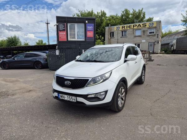 Белый Киа Sportage 2015 в Рига, объемом двигателя 1.70 л и пробегом 277 тыс. км за 7490 €, фото 1 на AUTOMOTO.COM.LV