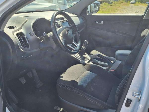 Белый Киа Sportage 2015 в Таураге, объемом двигателя 1.69 л и пробегом 174 тыс. км за 7300 €, фото 7 на AUTOMOTO.COM.LV