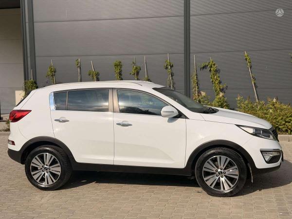 Белый Киа Sportage 2015 в Вильнюс, объемом двигателя 1.69 л и пробегом 177 тыс. км за 8350 €, фото 4 на AUTOMOTO.COM.LV