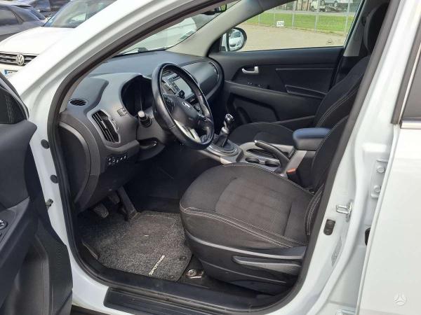 Balts Kia Sportage 2015 Tauragė, ar dzinēja tilpumu 1.69 L un nobraukumu 177 tūkst. km par 7400 €, foto 7 vietnē AUTOMOTO.COM.LV