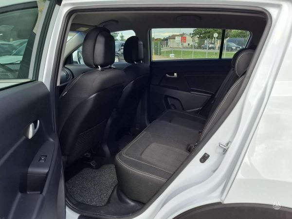Balts Kia Sportage 2015 Tauragė, ar dzinēja tilpumu 1.69 L un nobraukumu 177 tūkst. km par 7400 €, foto 10 vietnē AUTOMOTO.COM.LV