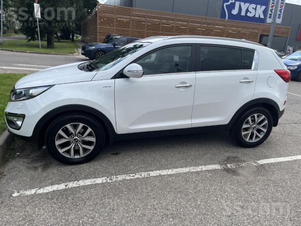 White Kia Sportage 2015 in Riga, with an engine capacity of 2.00 L and mileage of 125 thousand km for 8500 €, photo 1 on AUTOMOTO.COM.LV