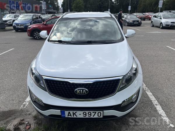 White Kia Sportage 2015 in Riga, with an engine capacity of 2.00 L and mileage of 125 thousand km for 8500 €, photo 4 on AUTOMOTO.COM.LV