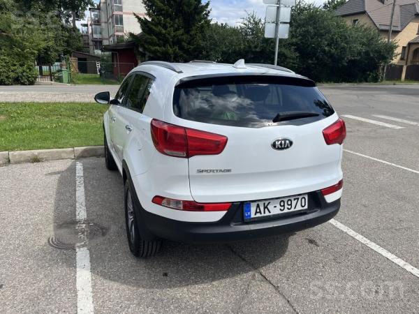 White Kia Sportage 2015 in Riga, with an engine capacity of 2.00 L and mileage of 125 thousand km for 8500 €, photo 10 on AUTOMOTO.COM.LV