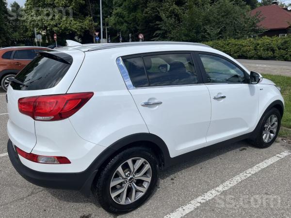 White Kia Sportage 2015 in Riga, with an engine capacity of 2.00 L and mileage of 125 thousand km for 9100 €, photo 7 on AUTOMOTO.COM.LV
