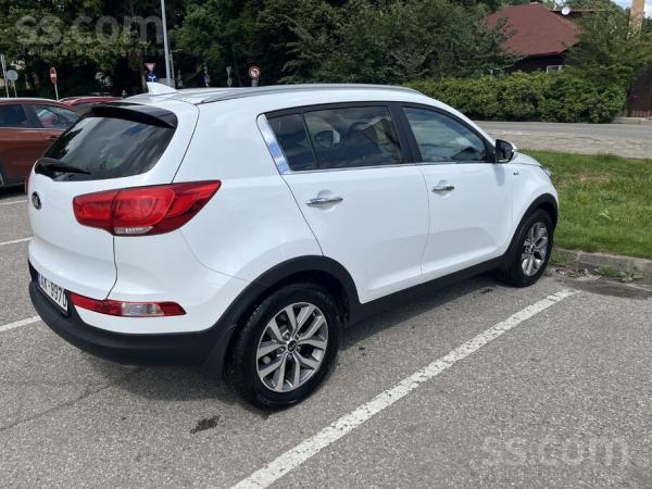 White Kia Sportage 2015 in Riga, with an engine capacity of 2.00 L and mileage of 125 thousand km for 9100 €, photo 8 on AUTOMOTO.COM.LV