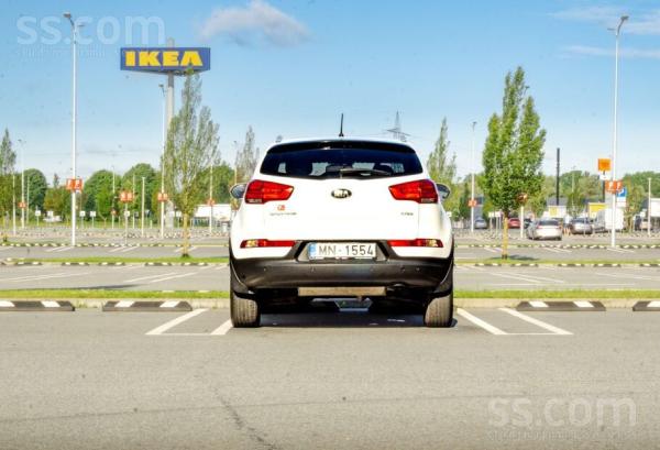 Balts Kia Sportage 2015 Rīga, ar dzinēja tilpumu 1.70 L un nobraukumu 277 tūkst. km par 7490 €, foto 7 vietnē AUTOMOTO.COM.LV