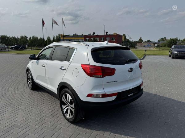 Balts Kia Sportage 2015 Telšiai, ar dzinēja tilpumu 2.00 L un nobraukumu 94 tūkst. km par 9300 €, foto 4 vietnē AUTOMOTO.COM.LV