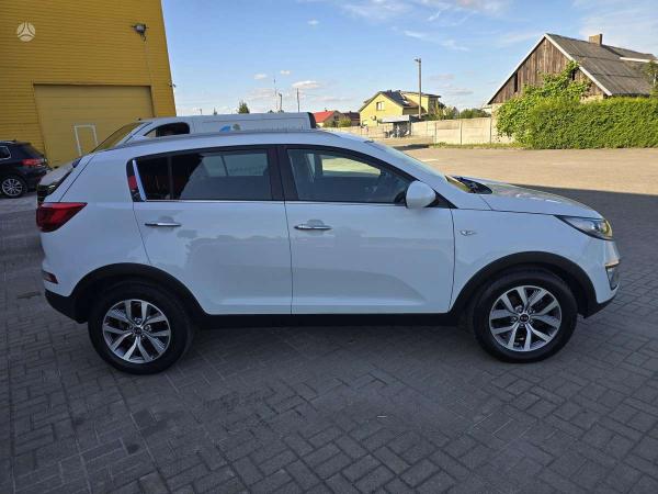 Balts Kia Sportage 2015 Tauragė, ar dzinēja tilpumu 1.69 L un nobraukumu 138 tūkst. km par 7999 €, foto 3 vietnē AUTOMOTO.COM.LV