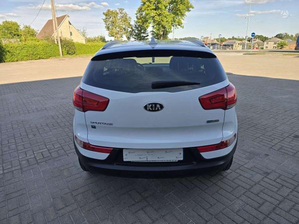 Balts Kia Sportage 2015 Tauragė, ar dzinēja tilpumu 1.69 L un nobraukumu 138 tūkst. km par 7999 €, foto 5 vietnē AUTOMOTO.COM.LV