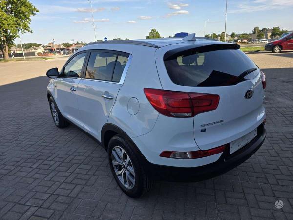 Balts Kia Sportage 2015 Tauragė, ar dzinēja tilpumu 1.69 L un nobraukumu 138 tūkst. km par 7999 €, foto 6 vietnē AUTOMOTO.COM.LV