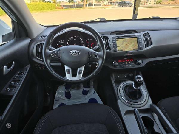 Balts Kia Sportage 2015 Tauragė, ar dzinēja tilpumu 1.69 L un nobraukumu 138 tūkst. km par 7999 €, foto 9 vietnē AUTOMOTO.COM.LV