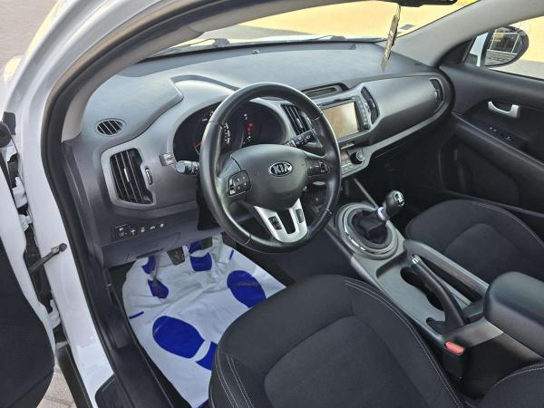 Balts Kia Sportage 2015 Tauragė, ar dzinēja tilpumu 1.69 L un nobraukumu 138 tūkst. km par 7999 €, foto 10 vietnē AUTOMOTO.COM.LV