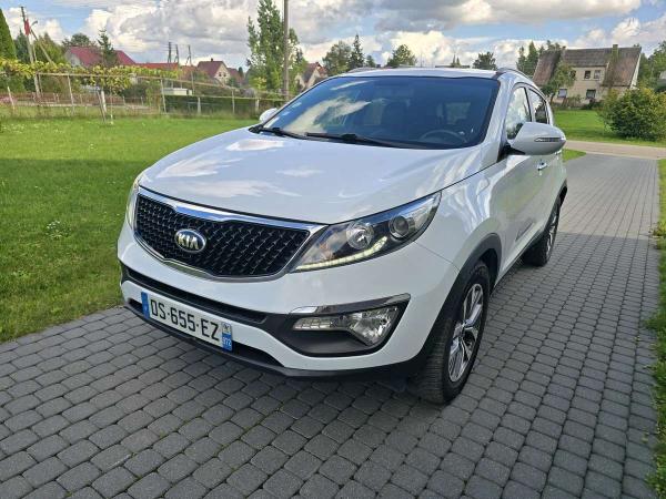 White Kia Sportage 2015 in Rokiskis, with an engine capacity of 1.69 L and mileage of 300 thousand km for 6200 €, photo 3 on AUTOMOTO.COM.LV