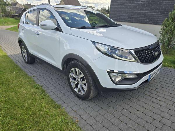White Kia Sportage 2015 in Rokiskis, with an engine capacity of 1.69 L and mileage of 300 thousand km for 6200 €, photo 5 on AUTOMOTO.COM.LV