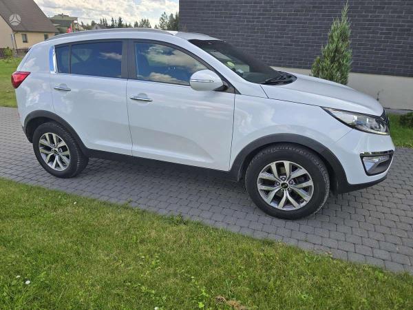 White Kia Sportage 2015 in Rokiskis, with an engine capacity of 1.69 L and mileage of 300 thousand km for 6200 €, photo 6 on AUTOMOTO.COM.LV
