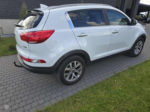White Kia Sportage 2015 in Rokiskis, with an engine capacity of 1.69 L and mileage of 300 thousand km for 6200 €, photo 7 on AUTOMOTO.COM.LV