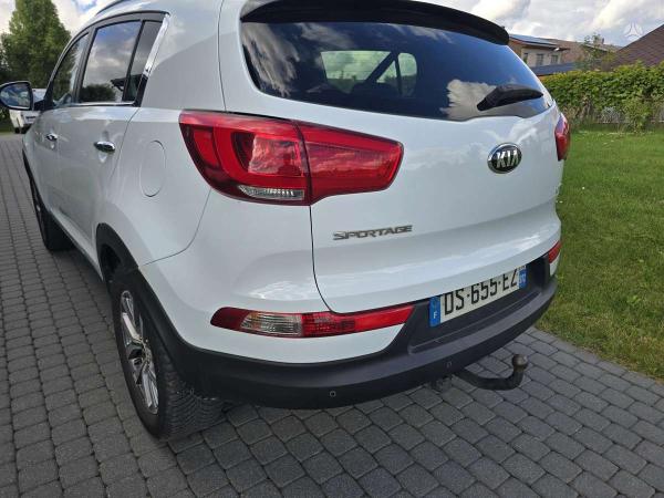 White Kia Sportage 2015 in Rokiskis, with an engine capacity of 1.69 L and mileage of 300 thousand km for 6200 €, photo 9 on AUTOMOTO.COM.LV