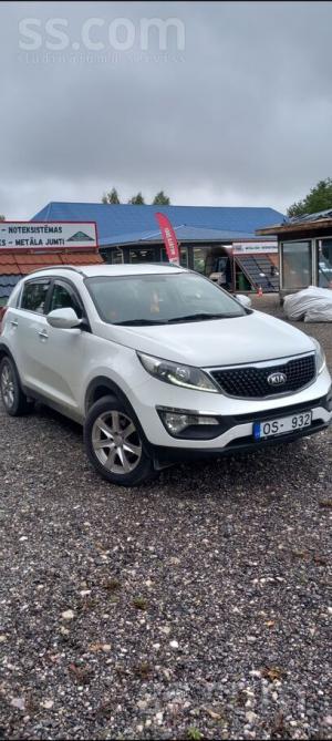 Balts Kia Sportage 2015 Cēsis, ar dzinēja tilpumu 1.60 L un nobraukumu 231 tūkst. km par 7750 €, foto  vietnē AUTOMOTO.COM.LV