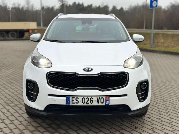 White Kia Sportage 2016 in Utena, with an engine capacity of 1.69 L and mileage of 182 thousand km for 9900 €, photo 1 on AUTOMOTO.COM.LV