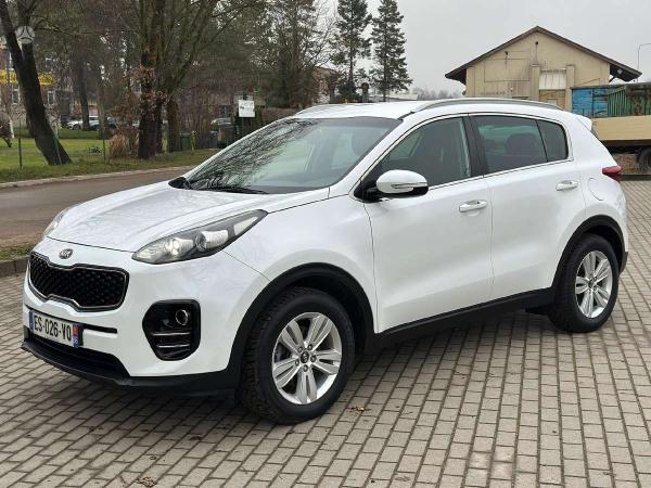 White Kia Sportage 2016 in Utena, with an engine capacity of 1.69 L and mileage of 182 thousand km for 9900 €, photo 3 on AUTOMOTO.COM.LV