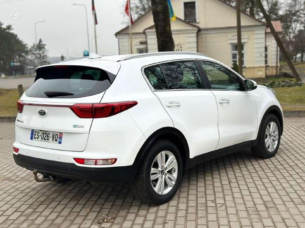 White Kia Sportage 2016 in Utena, with an engine capacity of 1.69 L and mileage of 182 thousand km for 9900 €, photo 5 on AUTOMOTO.COM.LV