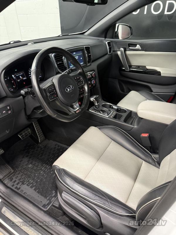 White Kia Sportage 2016 in Tallinn, with an engine capacity of 2.00 L and mileage of 142 thousand km for 13995 €, photo 11 on AUTOMOTO.COM.LV