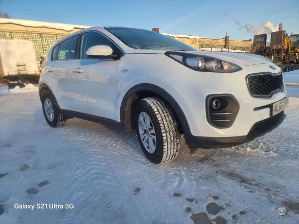 White Kia Sportage 2016 in Jonava, with an engine capacity of 1.59 L and mileage of 145 thousand km for 3999 €, photo 2 on AUTOMOTO.COM.LV