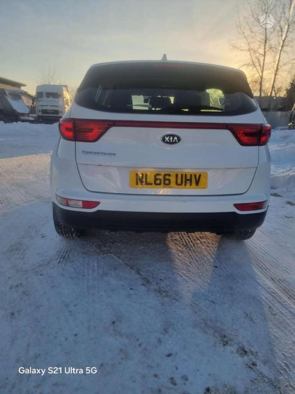 White Kia Sportage 2016 in Jonava, with an engine capacity of 1.59 L and mileage of 145 thousand km for 3999 €, photo 7 on AUTOMOTO.COM.LV