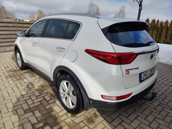 White Kia Sportage 2016 in Kaunas, with an engine capacity of 1.60 L and mileage of 185 thousand km for 11000 €, photo 4 on AUTOMOTO.COM.LV