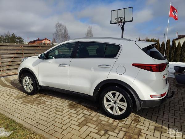 White Kia Sportage 2016 in Kaunas, with an engine capacity of 1.60 L and mileage of 185 thousand km for 11000 €, photo 6 on AUTOMOTO.COM.LV