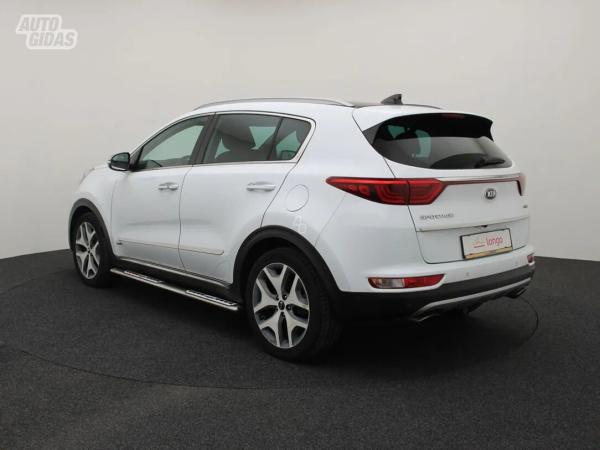 White Kia Sportage 2016 in Vilnius, with an engine capacity of 1.60 L and mileage of 158 thousand km for 15899 €, photo 7 on AUTOMOTO.COM.LV