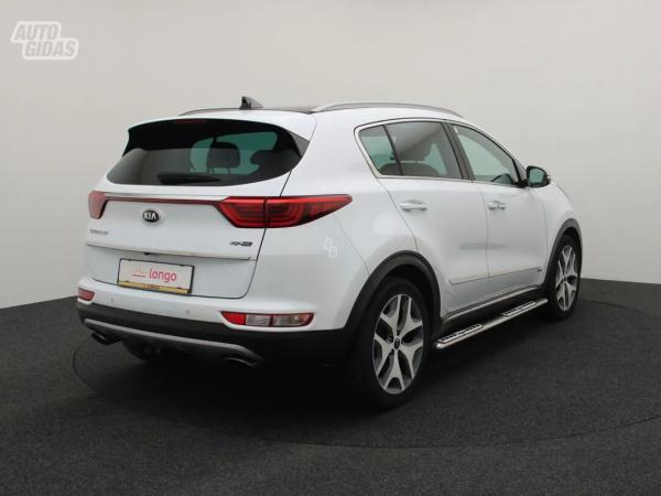 White Kia Sportage 2016 in Vilnius, with an engine capacity of 1.60 L and mileage of 158 thousand km for 15899 €, photo 8 on AUTOMOTO.COM.LV