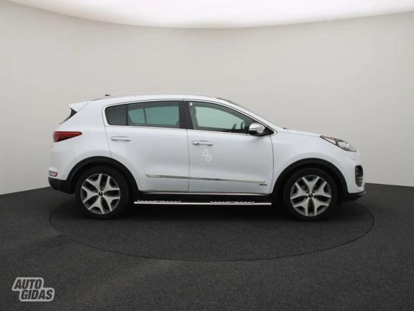 White Kia Sportage 2016 in Vilnius, with an engine capacity of 1.60 L and mileage of 158 thousand km for 15899 €, photo 9 on AUTOMOTO.COM.LV