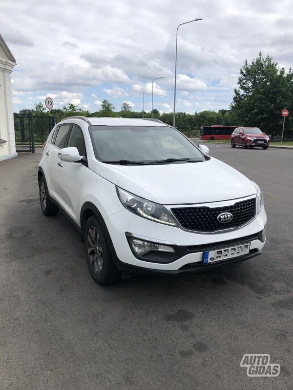 White Kia Sportage 2016 in Vilnius, with an engine capacity of 1.60 L and mileage of 217 thousand km for 7500 €, photo 1 on AUTOMOTO.COM.LV