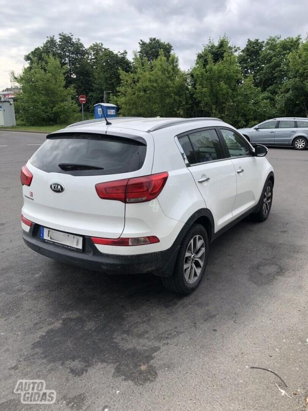 White Kia Sportage 2016 in Vilnius, with an engine capacity of 1.60 L and mileage of 217 thousand km for 7500 €, photo 2 on AUTOMOTO.COM.LV