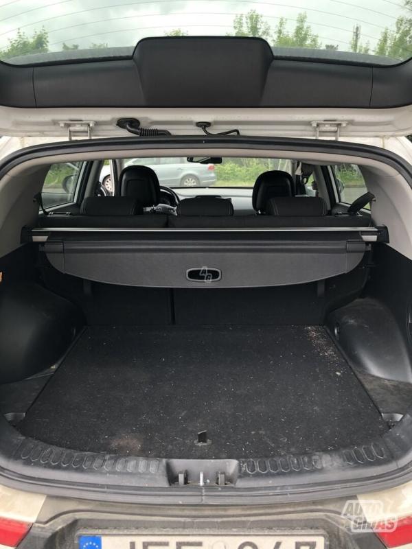 White Kia Sportage 2016 in Vilnius, with an engine capacity of 1.60 L and mileage of 217 thousand km for 7500 €, photo 6 on AUTOMOTO.COM.LV