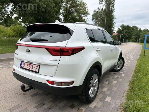White Kia Sportage 2016 in Rezekne, with an engine capacity of 1.70 L and mileage of 230 thousand km for 8990 €, photo 5 on AUTOMOTO.COM.LV