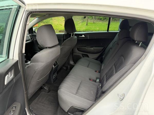 White Kia Sportage 2016 in Rezekne, with an engine capacity of 1.70 L and mileage of 230 thousand km for 8990 €, photo 10 on AUTOMOTO.COM.LV