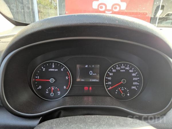 White Kia Sportage 2016 in Riga, with an engine capacity of 1.70 L and mileage of 213 thousand km for 8190 €, photo 7 on AUTOMOTO.COM.LV