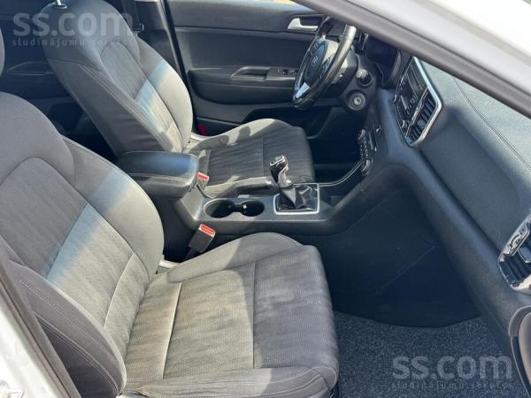 White Kia Sportage 2016 in Riga, with an engine capacity of 1.70 L and mileage of 213 thousand km for 8190 €, photo 9 on AUTOMOTO.COM.LV