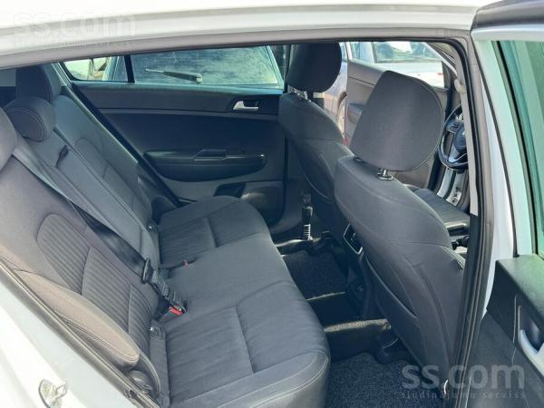 White Kia Sportage 2016 in Riga, with an engine capacity of 1.70 L and mileage of 213 thousand km for 8190 €, photo 10 on AUTOMOTO.COM.LV