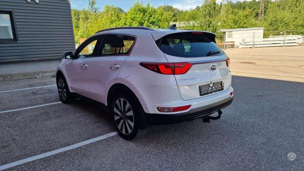 White Kia Sportage 2016 in Kaunas, with an engine capacity of 2.00 L and mileage of 282 thousand km for 11750 €, photo 2 on AUTOMOTO.COM.LV